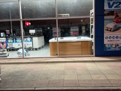 Pools Foam and Rubber Spa Showroom Roxburgh Park | Sapphire Spas