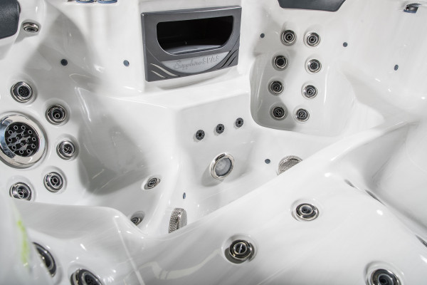 The perfect 6 person spa | myFavourite | Call 1300 069 772