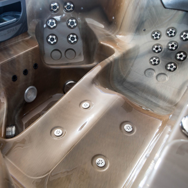 mySplash 7 person spa by Sapphire Spas