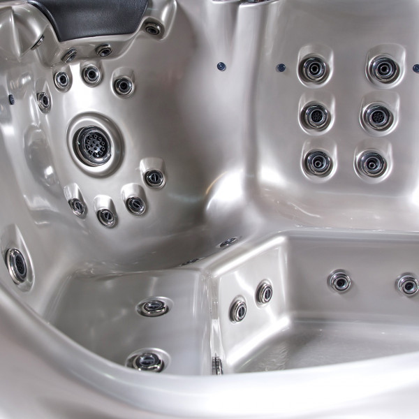 mySplash 7 person spa by Sapphire Spas