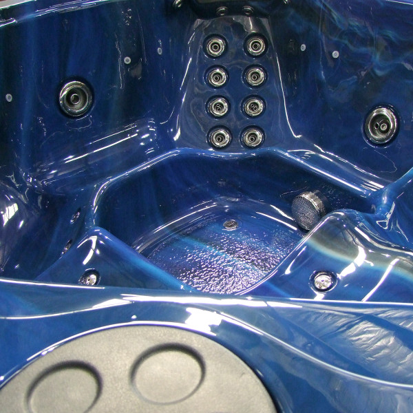 mySplash 7 person spa by Sapphire Spas