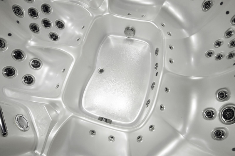 8 person spa | myFriends | Sapphire Spas | Call 1300 069 772