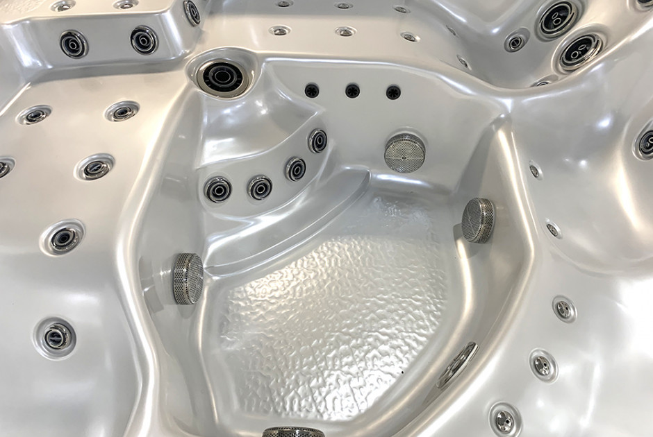 6 Person Spa | myRelaxation | Sapphire Spas | Call 1300 069 772