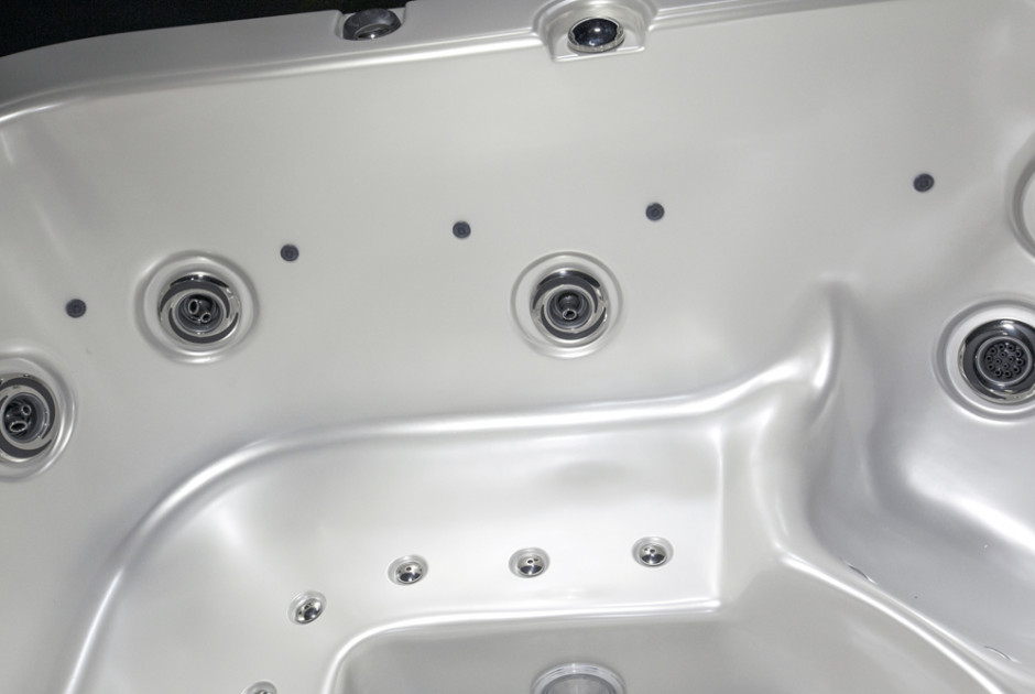 mySplash 7 person spa by Sapphire Spas