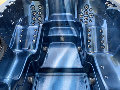 myTeam 10 person spa | Sapphire Spas | Call 1300 069 772