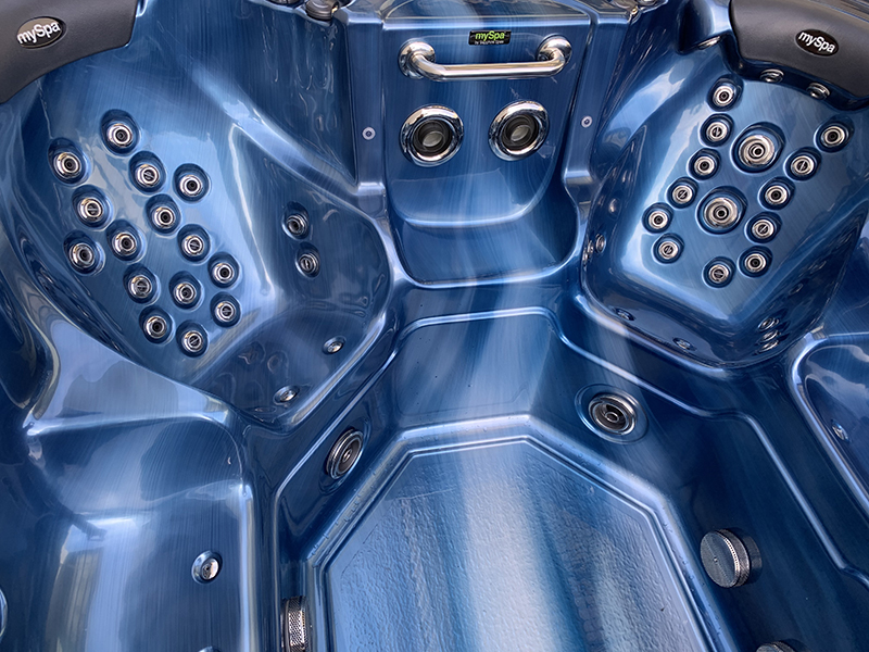 myTeam 10 person spa | Sapphire Spas | Call 1300 069 772