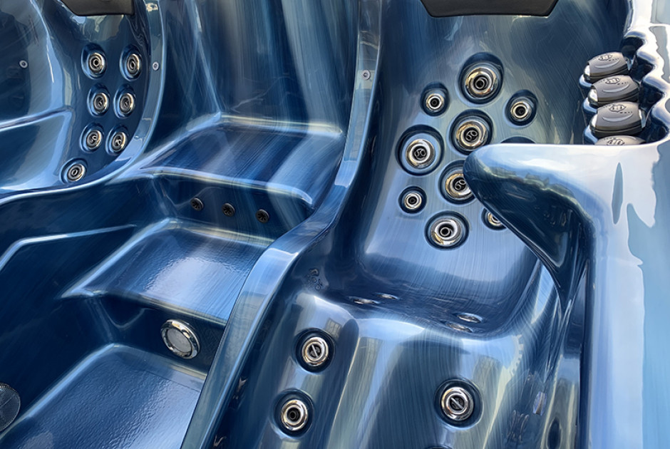 myTeam 10 person spa | Sapphire Spas | Call 1300 069 772