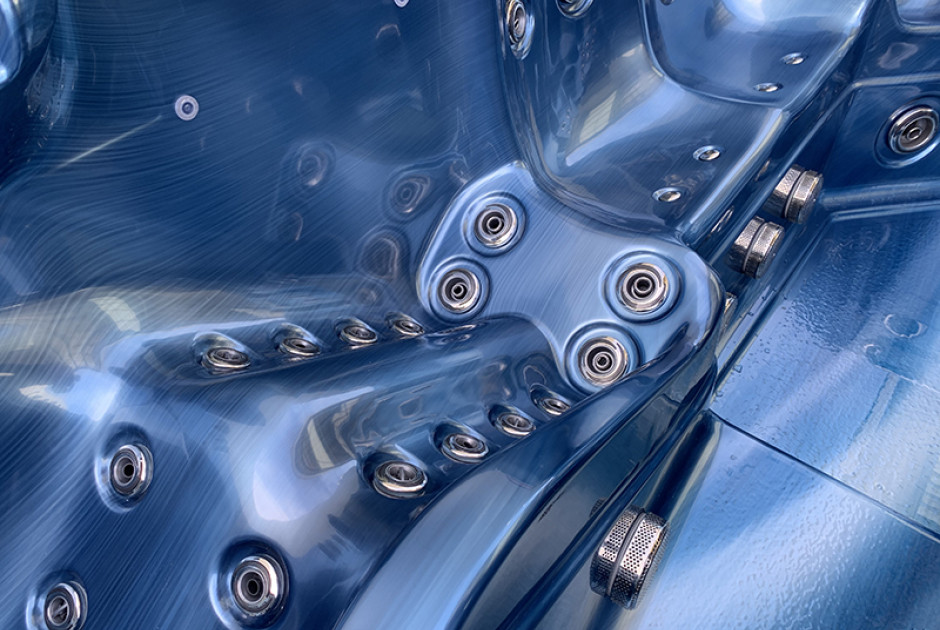 myTeam 10 person spa | Sapphire Spas | Call 1300 069 772