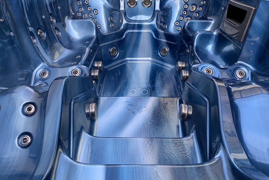 myTeam 10 person spa | Sapphire Spas | Call 1300 069 772