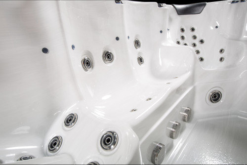 myTeam 10 person spa | Sapphire Spas | Call 1300 069 772